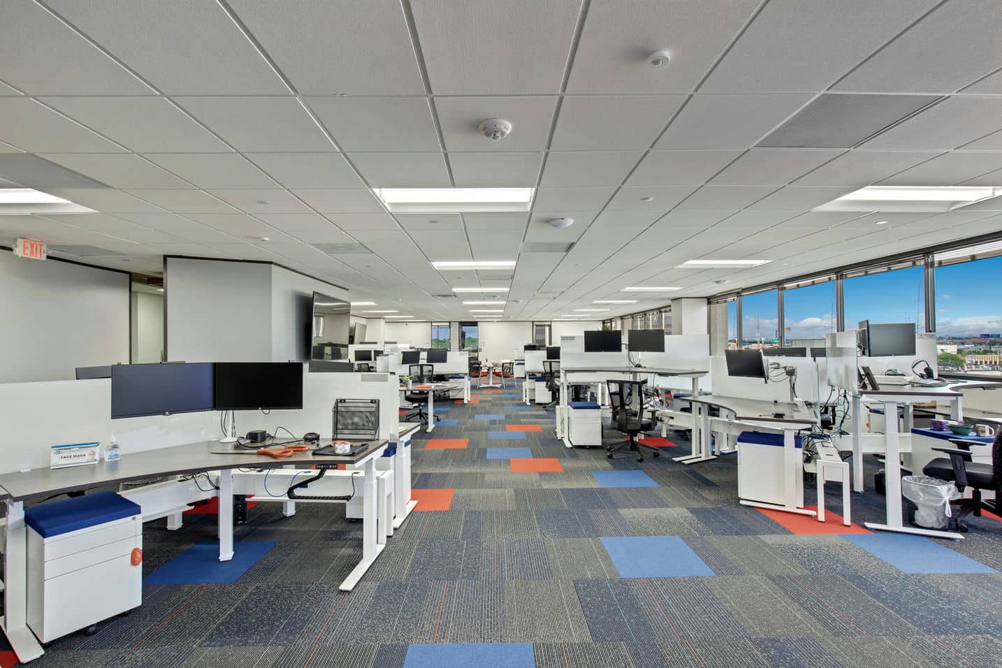 Office Hoteling: A Guide to Hoteling Office Space - Silver Star ...